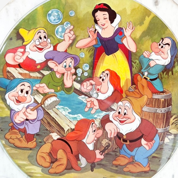 Disney Media 981 Walt Disneys Snow White And The Seven Dwarfs